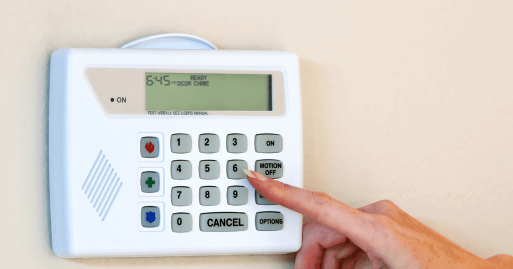 7 Signs of an Attempted Break-In (Watch Out For This!)