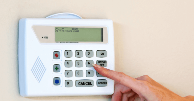 7 Signs of an Attempted Break-In (Watch Out For This!)