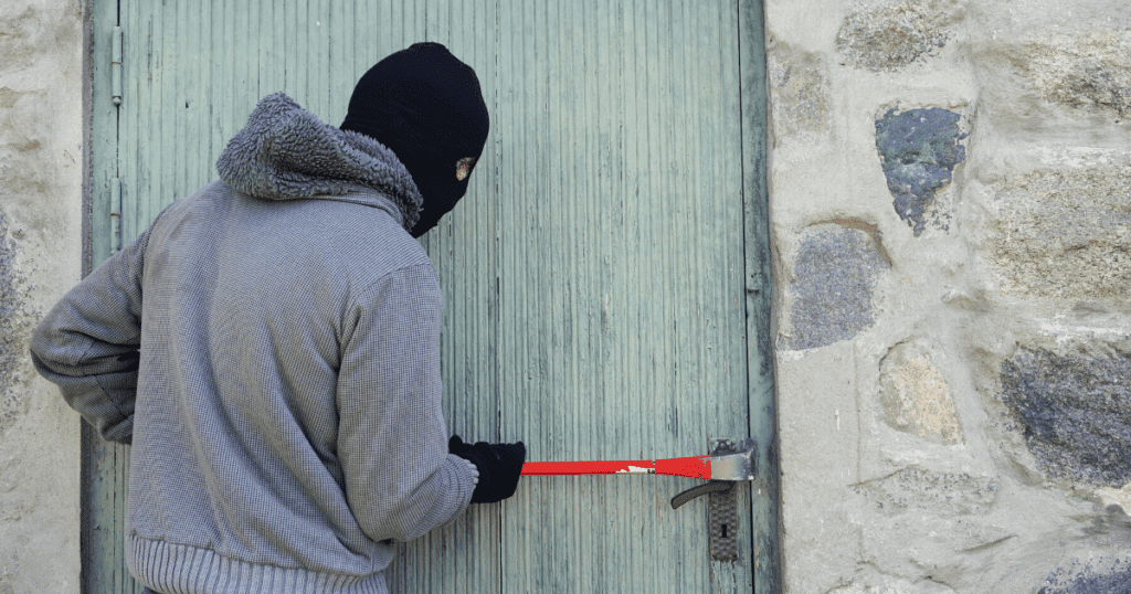 7 Signs of an Attempted Break-In (Watch Out For This!)