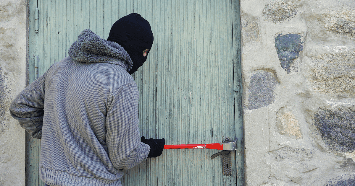 7 Signs of an Attempted Break-In (Watch Out For This!)